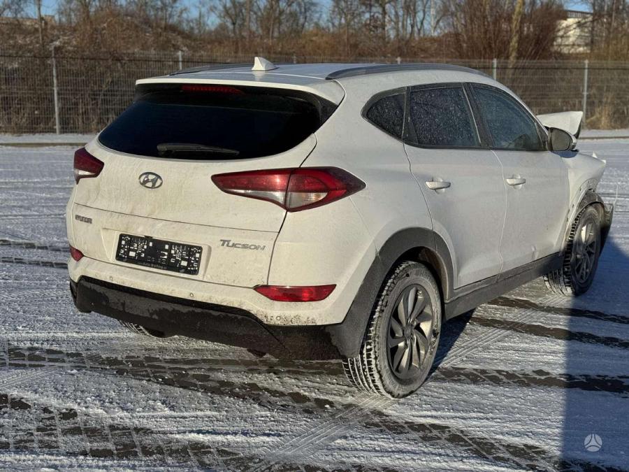Balts Hyundai Tucson 2016 Marijampole, ar dzinēja tilpumu 1.59 L un nobraukumu 135 tūkst. km par 3600 €, foto 5 vietnē AUTOMOTO.COM.LV