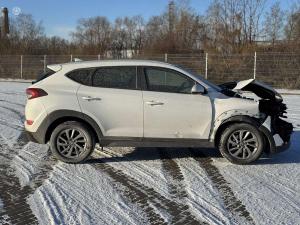 Balts Hyundai Tucson 2016 Marijampole, ar dzinēja tilpumu 1.59 L un nobraukumu 135 tūkst. km par 3600 €, foto 6 vietnē AUTOMOTO.COM.LV