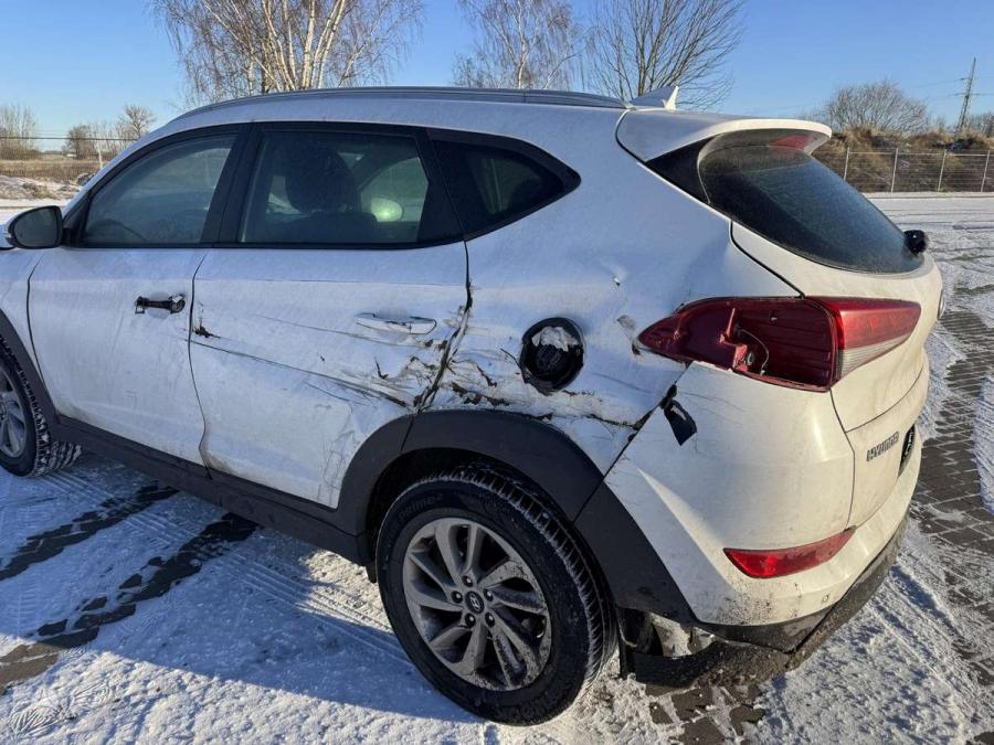 Balts Hyundai Tucson 2016 Marijampole, ar dzinēja tilpumu 1.59 L un nobraukumu 135 tūkst. km par 3600 €, foto 15 vietnē AUTOMOTO.COM.LV