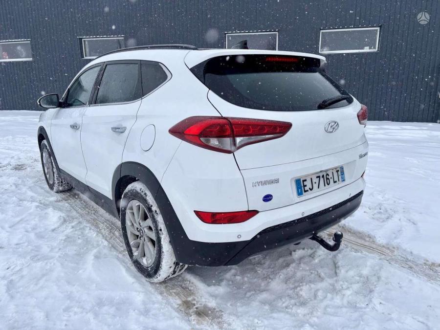 Balts Hyundai Tucson 2016 Tauragė, ar dzinēja tilpumu 1.69 L un nobraukumu 250 tūkst. km par 9600 €, foto 5 vietnē AUTOMOTO.COM.LV
