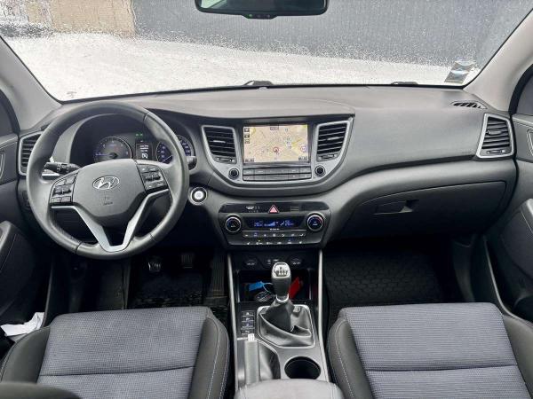 White Hyundai Tucson 2016 in Taurage, with an engine capacity of 1.69 L and mileage of 250 thousand km for 9600 €, photo 9 on AUTOMOTO.COM.LV