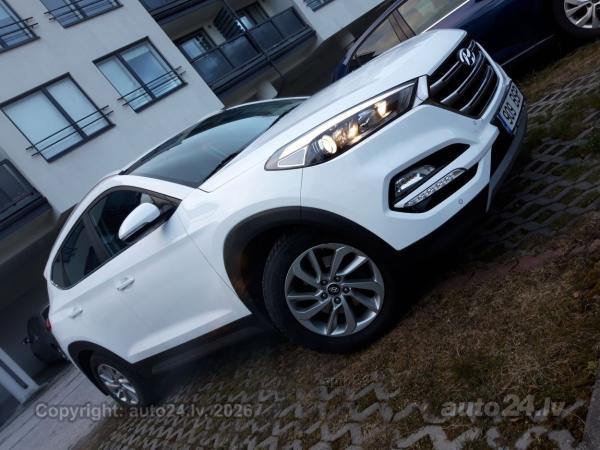Balts Hyundai Tucson 2016 Tallina, ar dzinēja tilpumu 1.60 L un nobraukumu 141 tūkst. km par 11900 €, foto 2 vietnē AUTOMOTO.COM.LV
