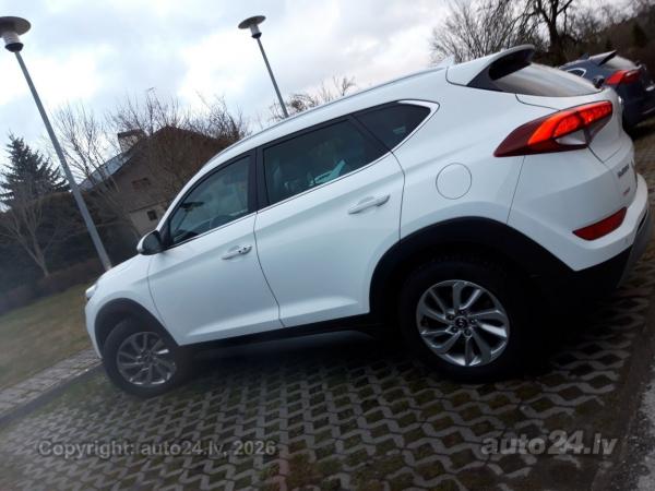 Balts Hyundai Tucson 2016 Tallina, ar dzinēja tilpumu 1.60 L un nobraukumu 141 tūkst. km par 11900 €, foto 4 vietnē AUTOMOTO.COM.LV