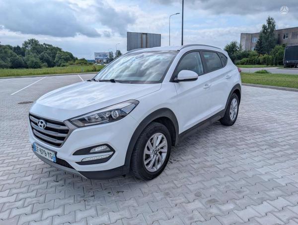 White Hyundai Tucson 2016 in Taurage, with an engine capacity of 1.69 L and mileage of 137 thousand km for 10500 €, photo 1 on AUTOMOTO.COM.LV