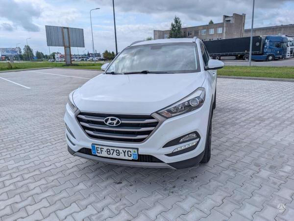 White Hyundai Tucson 2016 in Taurage, with an engine capacity of 1.69 L and mileage of 137 thousand km for 10500 €, photo 2 on AUTOMOTO.COM.LV