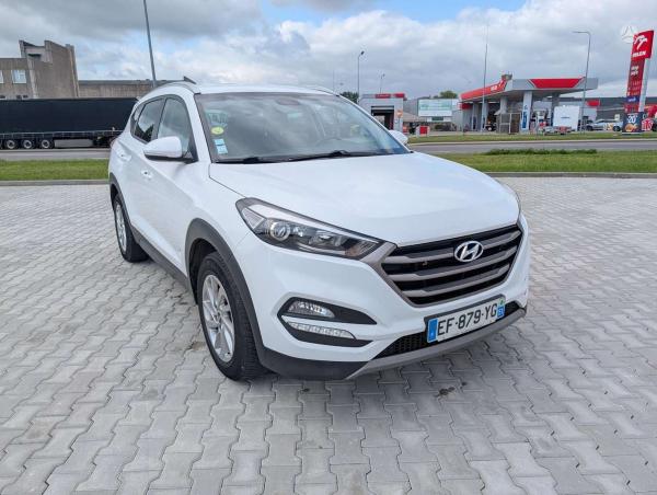 White Hyundai Tucson 2016 in Taurage, with an engine capacity of 1.69 L and mileage of 137 thousand km for 10500 €, photo 3 on AUTOMOTO.COM.LV