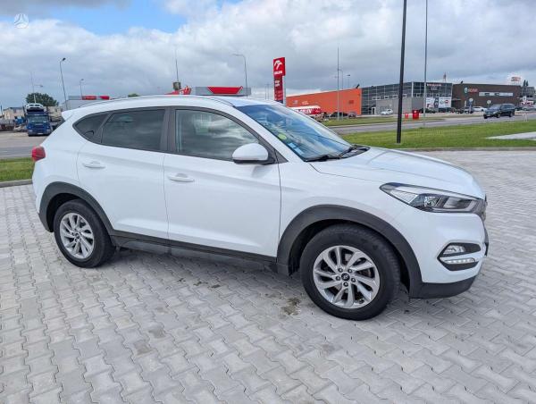 White Hyundai Tucson 2016 in Taurage, with an engine capacity of 1.69 L and mileage of 137 thousand km for 10500 €, photo 4 on AUTOMOTO.COM.LV