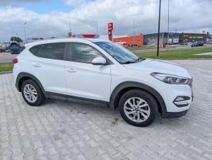 White Hyundai Tucson 2016 in Taurage, with an engine capacity of 1.69 L and mileage of 137 thousand km for 10500 €, photo 5 on AUTOMOTO.COM.LV