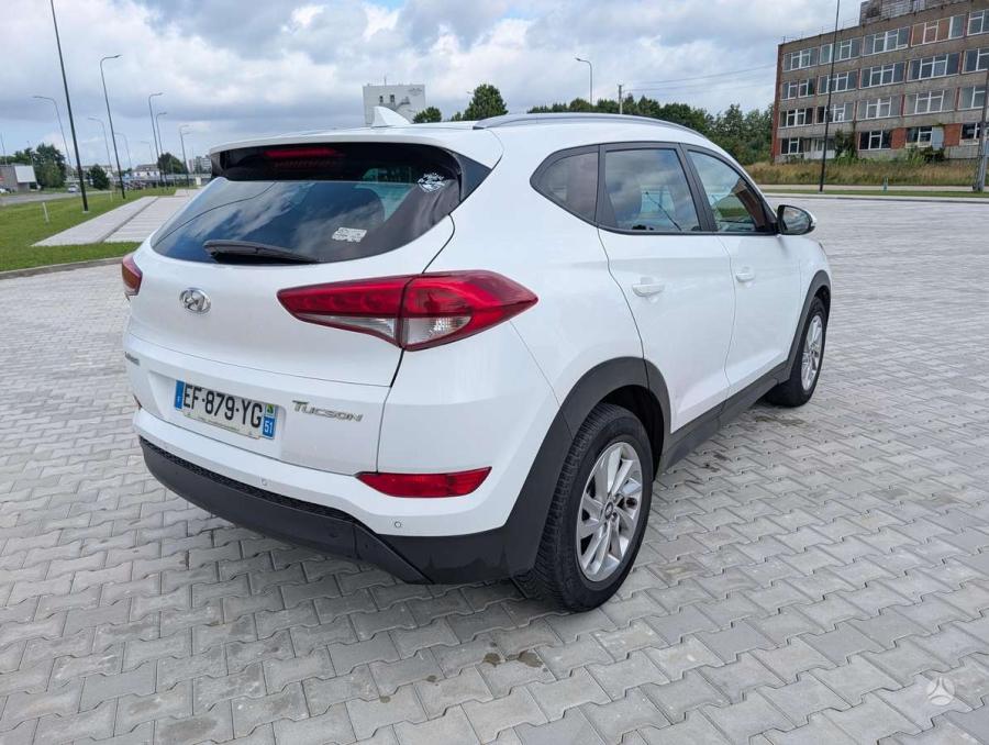 White Hyundai Tucson 2016 in Taurage, with an engine capacity of 1.69 L and mileage of 137 thousand km for 10500 €, photo 7 on AUTOMOTO.COM.LV