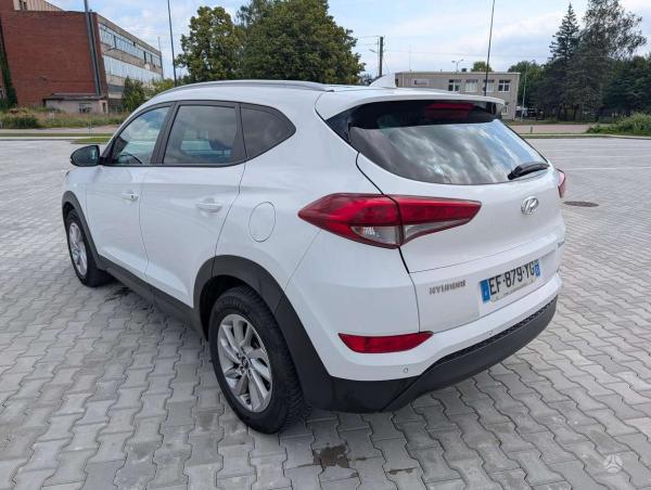 White Hyundai Tucson 2016 in Taurage, with an engine capacity of 1.69 L and mileage of 137 thousand km for 10500 €, photo 8 on AUTOMOTO.COM.LV