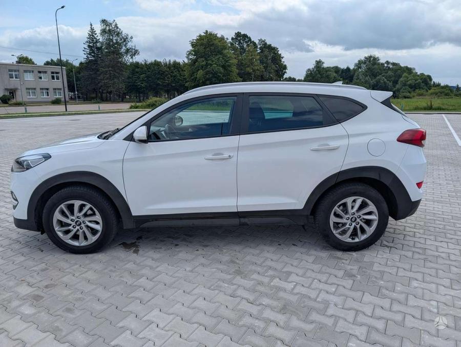 White Hyundai Tucson 2016 in Taurage, with an engine capacity of 1.69 L and mileage of 137 thousand km for 10500 €, photo 10 on AUTOMOTO.COM.LV