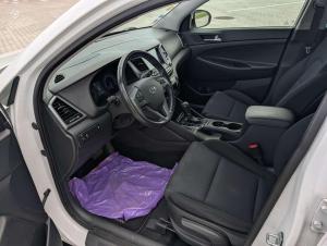 White Hyundai Tucson 2016 in Taurage, with an engine capacity of 1.69 L and mileage of 137 thousand km for 10500 €, photo 12 on AUTOMOTO.COM.LV