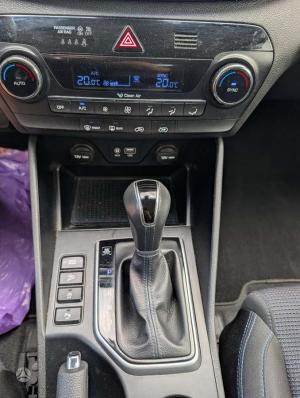 White Hyundai Tucson 2016 in Taurage, with an engine capacity of 1.69 L and mileage of 137 thousand km for 10500 €, photo 15 on AUTOMOTO.COM.LV