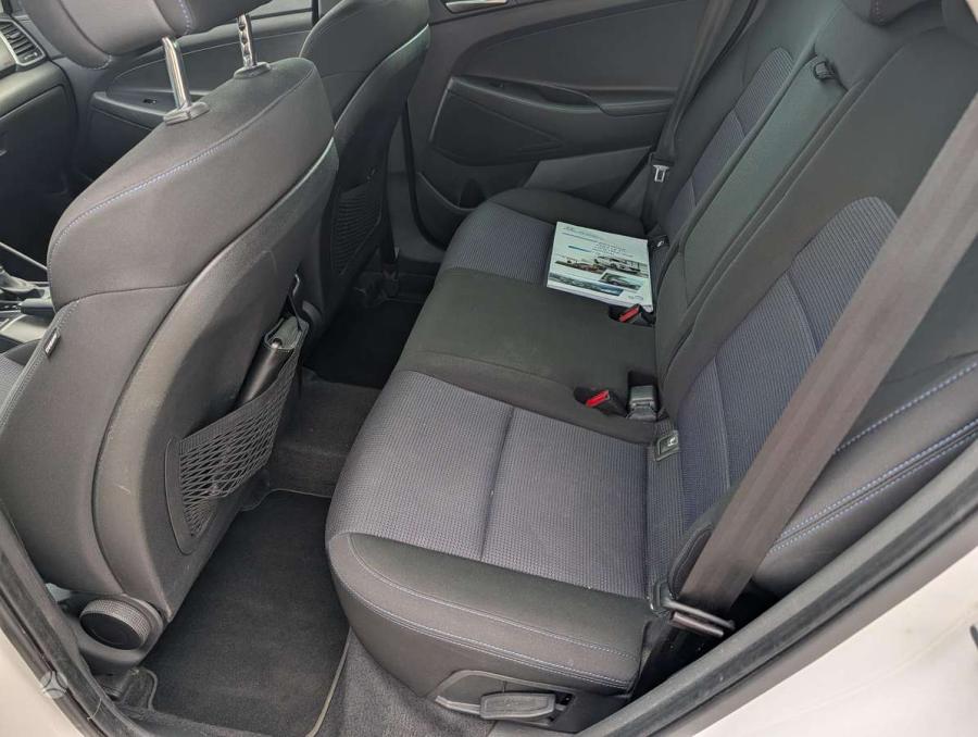 White Hyundai Tucson 2016 in Taurage, with an engine capacity of 1.69 L and mileage of 137 thousand km for 10500 €, photo 16 on AUTOMOTO.COM.LV