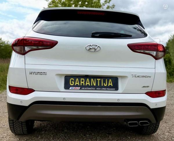 White Hyundai Tucson 2016 in Siauliai, with an engine capacity of 2.00 L and mileage of 179 thousand km for 14999 €, photo 6 on AUTOMOTO.COM.LV
