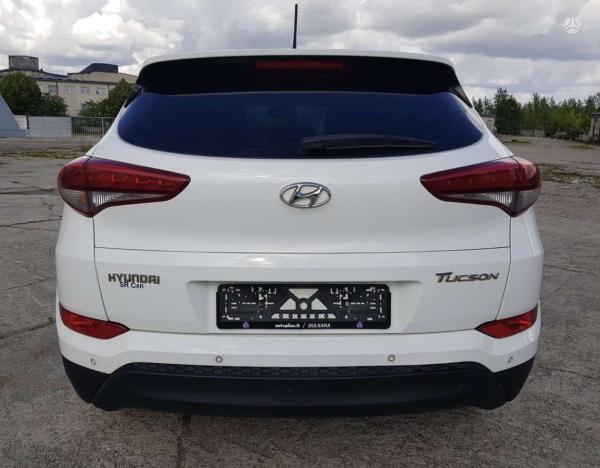 White Hyundai Tucson 2016 in Siauliai, with an engine capacity of 1.69 L and mileage of 300 thousand km for 7900 €, photo 6 on AUTOMOTO.COM.LV