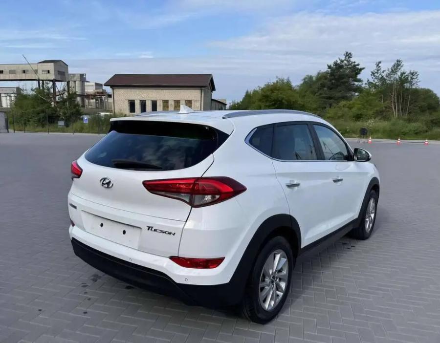 Balts Hyundai Tucson 2016 Telšiai, ar dzinēja tilpumu 1.70 L un nobraukumu 235 tūkst. km par 8990 €, foto 10 vietnē AUTOMOTO.COM.LV