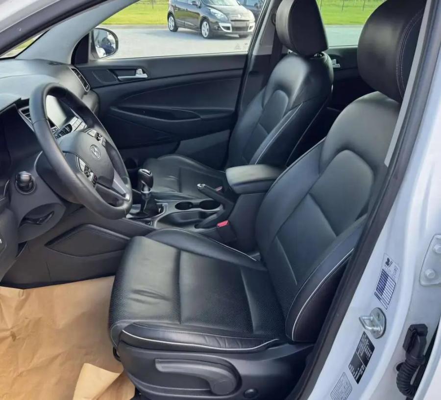 Balts Hyundai Tucson 2016 Telšiai, ar dzinēja tilpumu 1.70 L un nobraukumu 235 tūkst. km par 8990 €, foto 12 vietnē AUTOMOTO.COM.LV