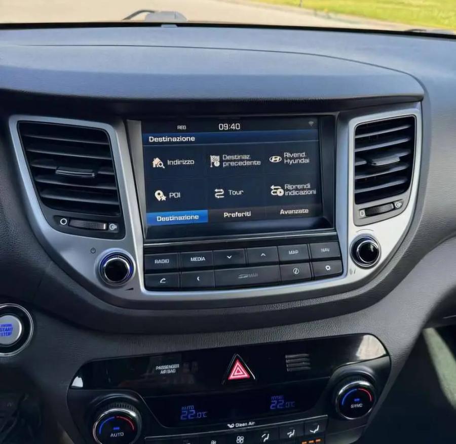Balts Hyundai Tucson 2016 Telšiai, ar dzinēja tilpumu 1.70 L un nobraukumu 235 tūkst. km par 8990 €, foto 20 vietnē AUTOMOTO.COM.LV