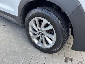 Balts Hyundai Tucson 2016 Telšiai, ar dzinēja tilpumu 1.69 L un nobraukumu 235 tūkst. km par 8999 €, foto 18 vietnē AUTOMOTO.COM.LV