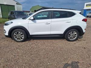 Balts Hyundai Tucson 2016 Tauragė, ar dzinēja tilpumu 1.69 L un nobraukumu 200 tūkst. km par 8800 €, foto 3 vietnē AUTOMOTO.COM.LV