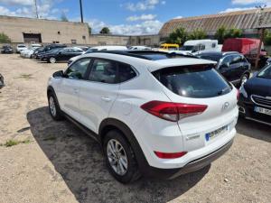 White Hyundai Tucson 2016 in Taurage, with an engine capacity of 2.00 L and mileage of 244 thousand km for 9000 €, photo 3 on AUTOMOTO.COM.LV