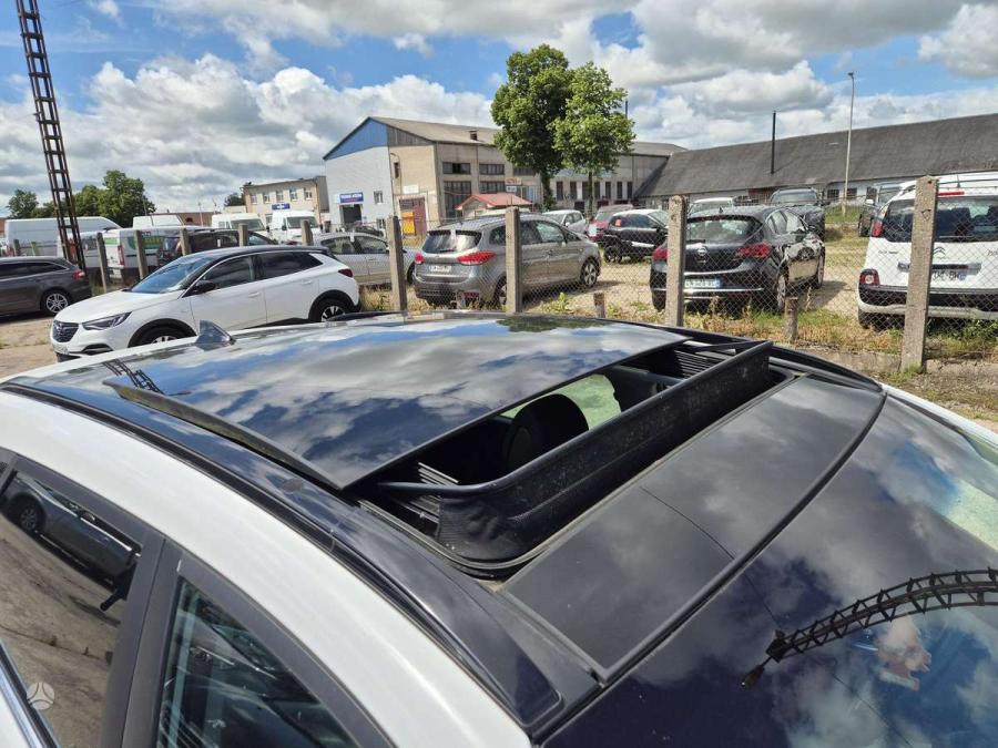 White Hyundai Tucson 2016 in Taurage, with an engine capacity of 2.00 L and mileage of 244 thousand km for 9000 €, photo 7 on AUTOMOTO.COM.LV
