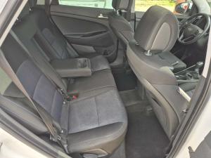 White Hyundai Tucson 2016 in Taurage, with an engine capacity of 2.00 L and mileage of 244 thousand km for 9000 €, photo 13 on AUTOMOTO.COM.LV