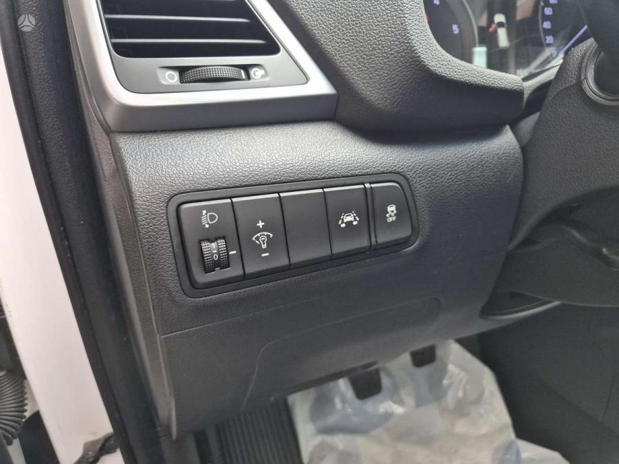 White Hyundai Tucson 2016 in Taurage, with an engine capacity of 2.00 L and mileage of 244 thousand km for 9000 €, photo 16 on AUTOMOTO.COM.LV
