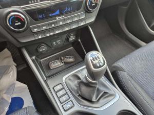 White Hyundai Tucson 2016 in Taurage, with an engine capacity of 2.00 L and mileage of 244 thousand km for 9000 €, photo 17 on AUTOMOTO.COM.LV