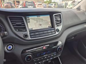 White Hyundai Tucson 2016 in Taurage, with an engine capacity of 2.00 L and mileage of 244 thousand km for 9000 €, photo 18 on AUTOMOTO.COM.LV