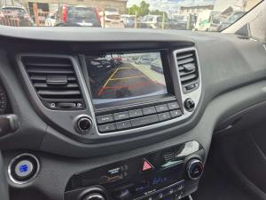 White Hyundai Tucson 2016 in Taurage, with an engine capacity of 2.00 L and mileage of 244 thousand km for 9000 €, photo 19 on AUTOMOTO.COM.LV