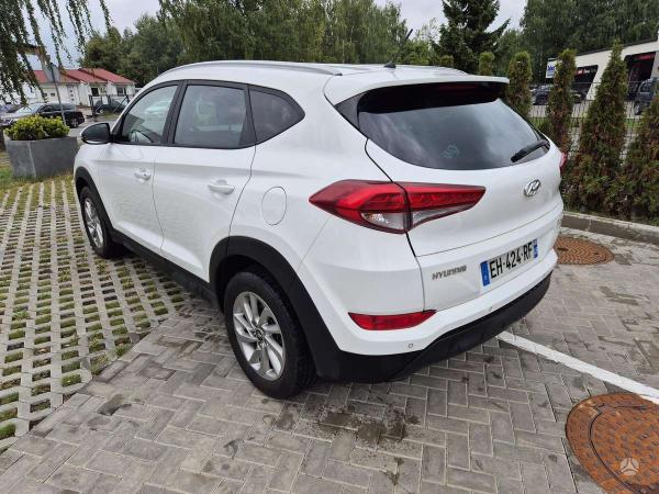 White Hyundai Tucson 2016 in Kaunas, with an engine capacity of 1.69 L and mileage of 173 thousand km for 8600 €, photo 7 on AUTOMOTO.COM.LV