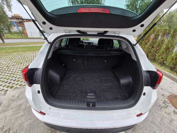 White Hyundai Tucson 2016 in Kaunas, with an engine capacity of 1.69 L and mileage of 173 thousand km for 8600 €, photo 9 on AUTOMOTO.COM.LV