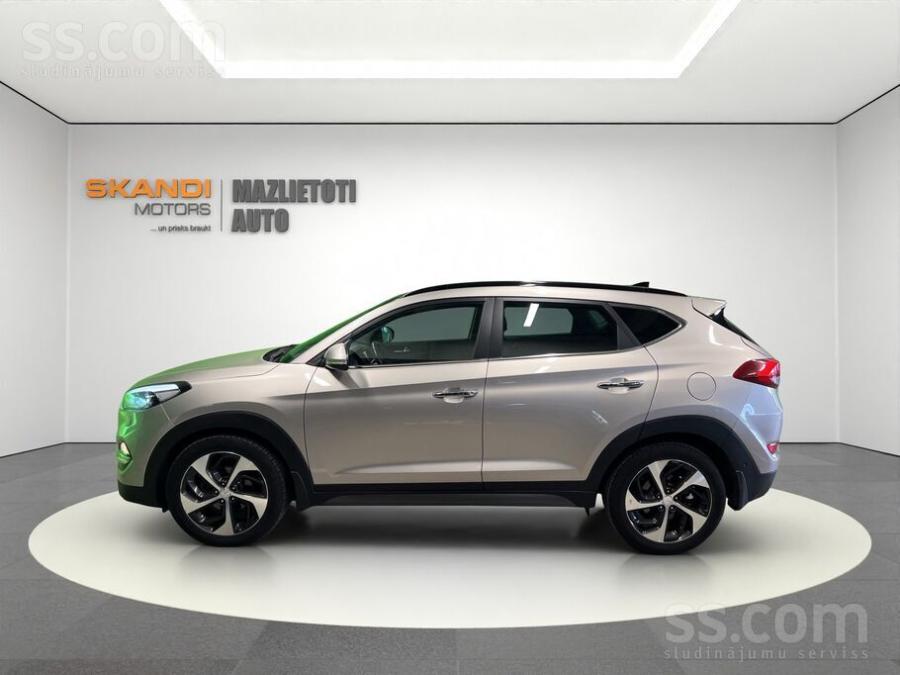 White Hyundai Tucson 2016 in Riga, with an engine capacity of 1.60 L and mileage of 135 thousand km for 15790 €, photo 4 on AUTOMOTO.COM.LV