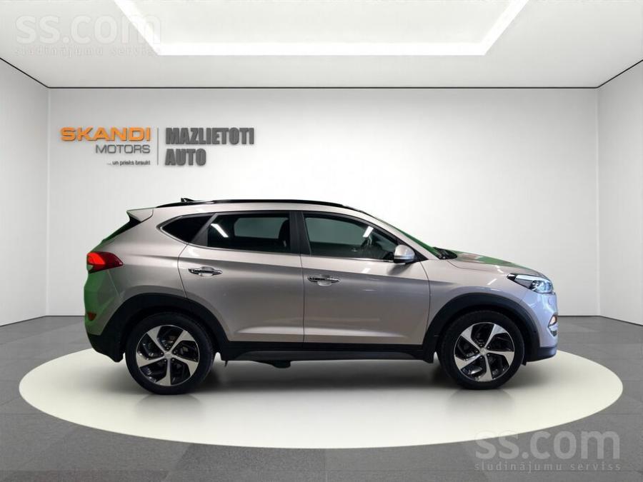 White Hyundai Tucson 2016 in Riga, with an engine capacity of 1.60 L and mileage of 135 thousand km for 15790 €, photo 8 on AUTOMOTO.COM.LV