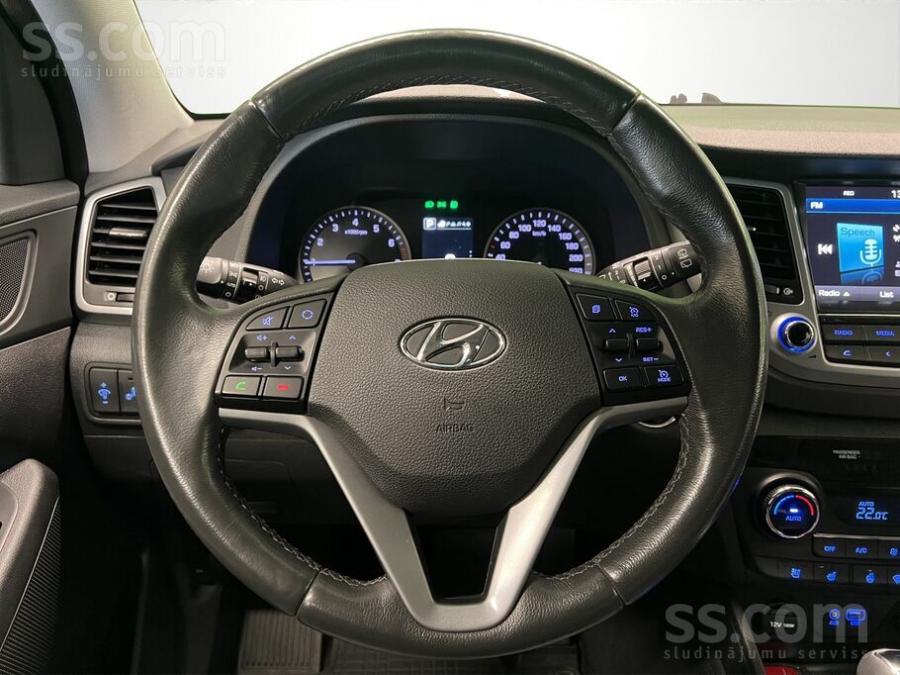 White Hyundai Tucson 2016 in Riga, with an engine capacity of 1.60 L and mileage of 135 thousand km for 15790 €, photo 11 on AUTOMOTO.COM.LV