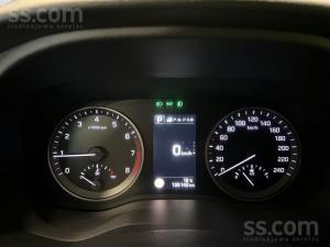 White Hyundai Tucson 2016 in Riga, with an engine capacity of 1.60 L and mileage of 135 thousand km for 15790 €, photo 12 on AUTOMOTO.COM.LV