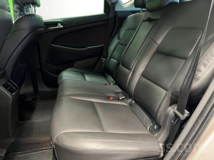 White Hyundai Tucson 2016 in Riga, with an engine capacity of 1.60 L and mileage of 135 thousand km for 15790 €, photo 14 on AUTOMOTO.COM.LV