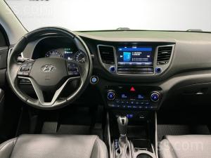 White Hyundai Tucson 2016 in Riga, with an engine capacity of 1.60 L and mileage of 135 thousand km for 15790 €, photo 15 on AUTOMOTO.COM.LV