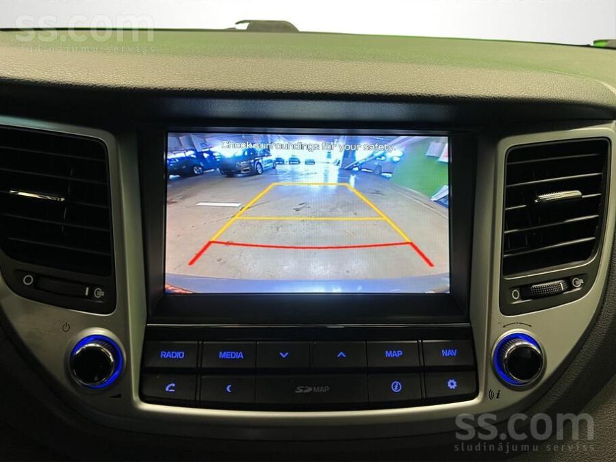 White Hyundai Tucson 2016 in Riga, with an engine capacity of 1.60 L and mileage of 135 thousand km for 15790 €, photo 19 on AUTOMOTO.COM.LV