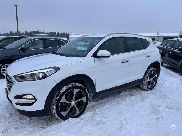 White Hyundai Tucson 2017 in Utena, with an engine capacity of 1.69 L and mileage of 268 thousand km for 10850 €, photo 3 on AUTOMOTO.COM.LV