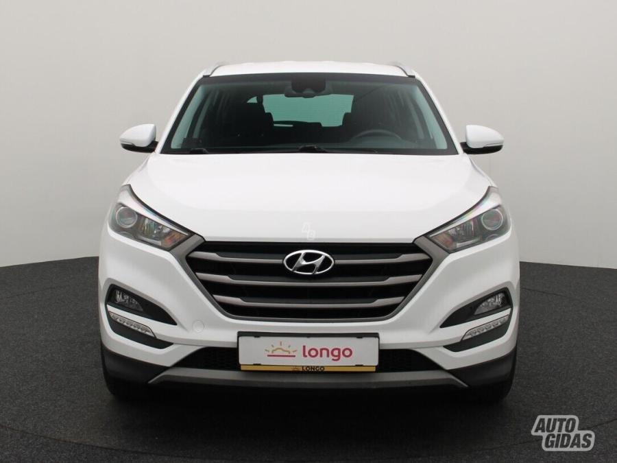 White Hyundai Tucson 2017 in Vilnius, with an engine capacity of 1.60 L and mileage of 135 thousand km for 13699 €, photo 3 on AUTOMOTO.COM.LV