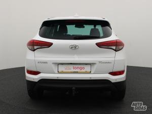 White Hyundai Tucson 2017 in Vilnius, with an engine capacity of 1.60 L and mileage of 135 thousand km for 13699 €, photo 5 on AUTOMOTO.COM.LV
