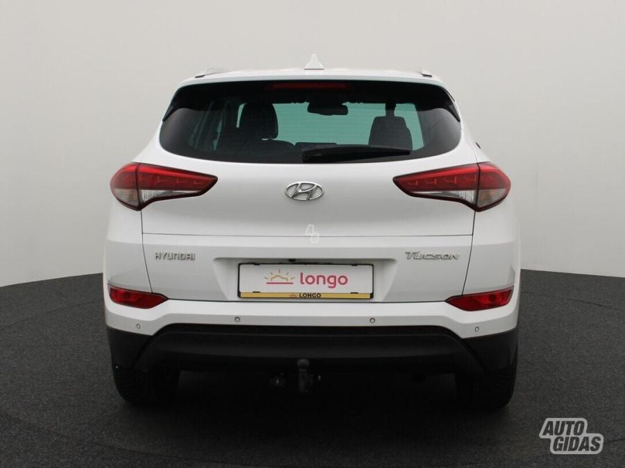 White Hyundai Tucson 2017 in Vilnius, with an engine capacity of 1.60 L and mileage of 135 thousand km for 13699 €, photo 5 on AUTOMOTO.COM.LV