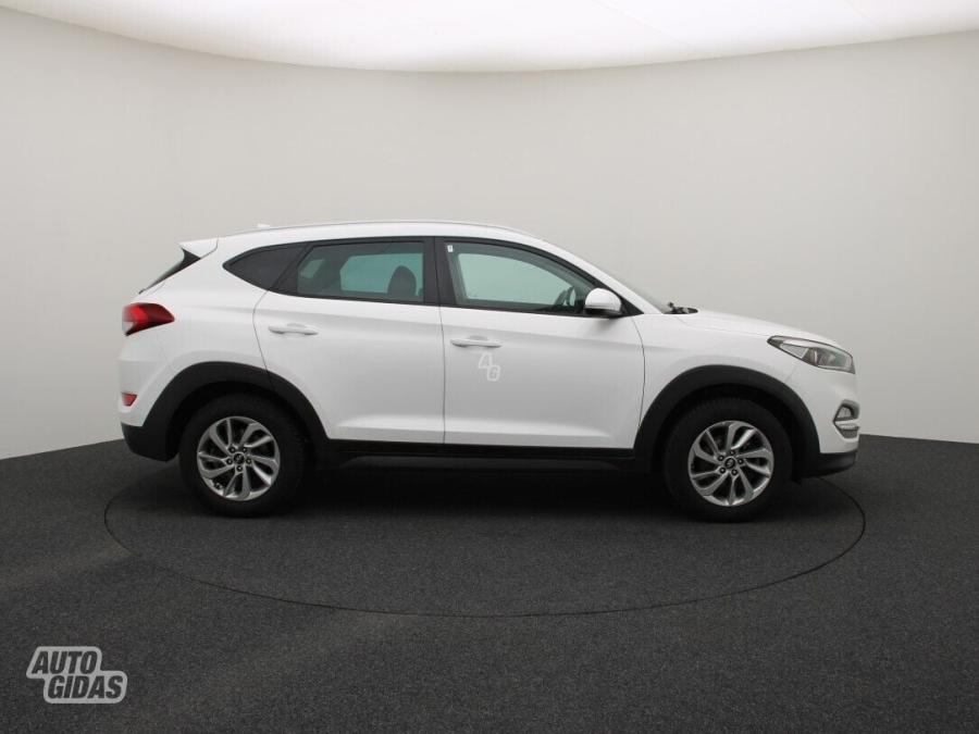 White Hyundai Tucson 2017 in Vilnius, with an engine capacity of 1.60 L and mileage of 135 thousand km for 13699 €, photo 9 on AUTOMOTO.COM.LV