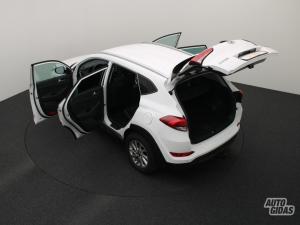 White Hyundai Tucson 2017 in Vilnius, with an engine capacity of 1.60 L and mileage of 135 thousand km for 13699 €, photo 13 on AUTOMOTO.COM.LV