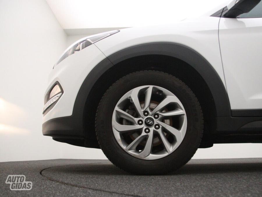 White Hyundai Tucson 2017 in Vilnius, with an engine capacity of 1.60 L and mileage of 135 thousand km for 13699 €, photo 27 on AUTOMOTO.COM.LV