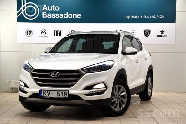 White Hyundai Tucson 2017 in Tallinn, with an engine capacity of 1.60 L and mileage of 153 thousand km for 12590 €, photo 1 on AUTOMOTO.COM.LV