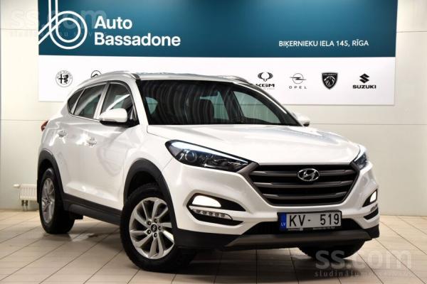 White Hyundai Tucson 2017 in Tallinn, with an engine capacity of 1.60 L and mileage of 153 thousand km for 12590 €, photo 3 on AUTOMOTO.COM.LV